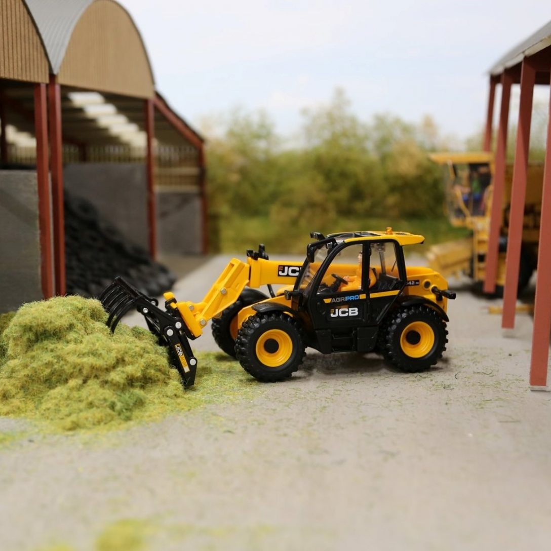 JCB 542-70 Agri Loadall 1:32 Model | JCB Explore